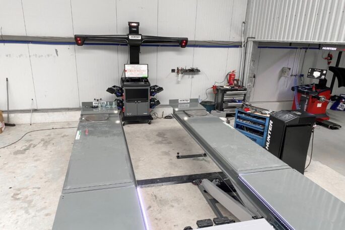 Hunter Hawkeye Elite Wheel Alignment Machine - George Stock & Company
