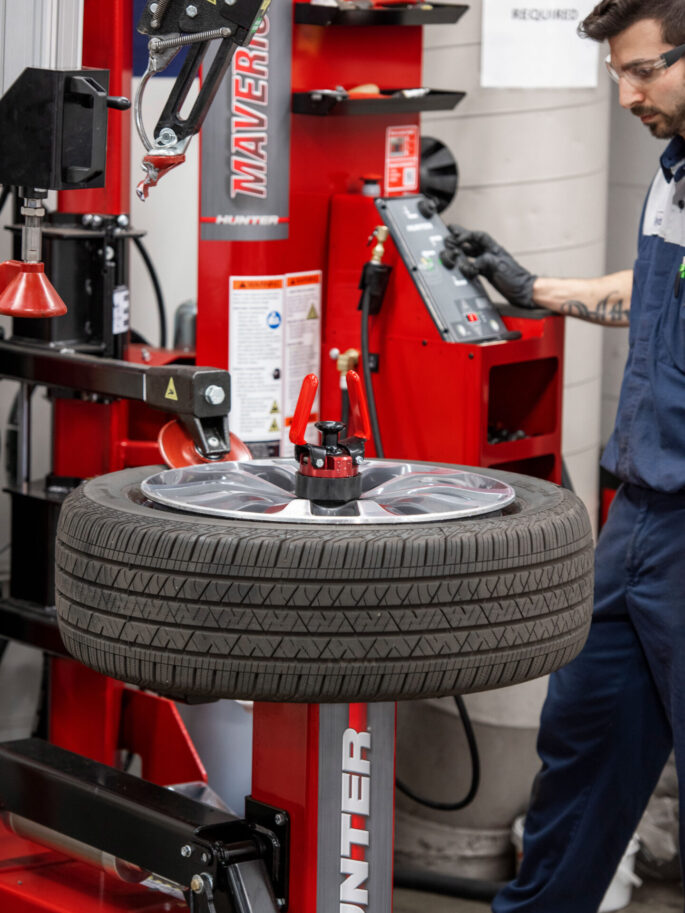 Hunter Maverick® Tyre Changer, Tyre Changing Machine - George Stock ...