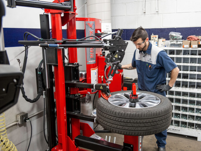 Hunter Maverick® Tyre Changer, Tyre Changing Machine - George Stock ...